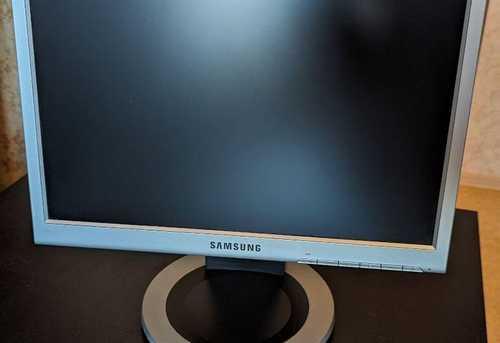 Монитор 17" Samsung SyncMaster 713n