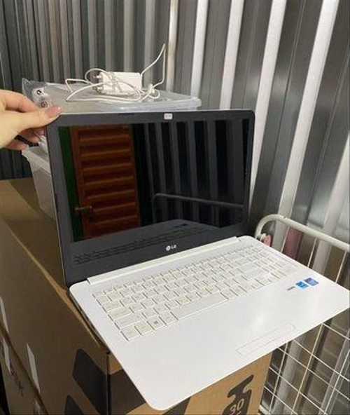 Старенький ноутбук LG с корейской раскладкой
