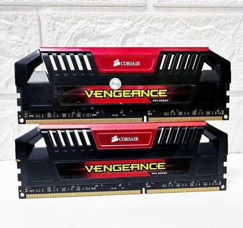 DDR3 16Gb 8Gbx2 1866MHz Corsair Vengeance Pro Red