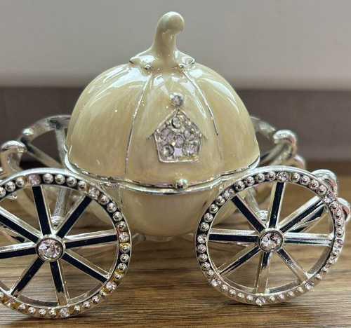 Шкатулка для украшений Карета