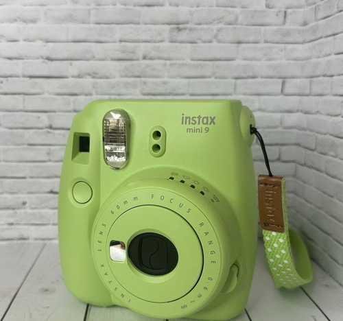 Фотоаппарат instax mini 9 зеленый с дефектом