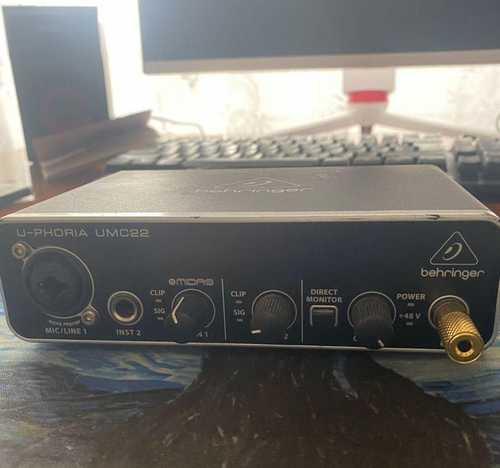 Внешняя звуковая карта behringer uphoria umc22