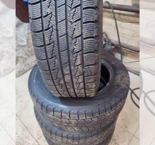 Nexen Winguard Ice 215/60 R16 95Q