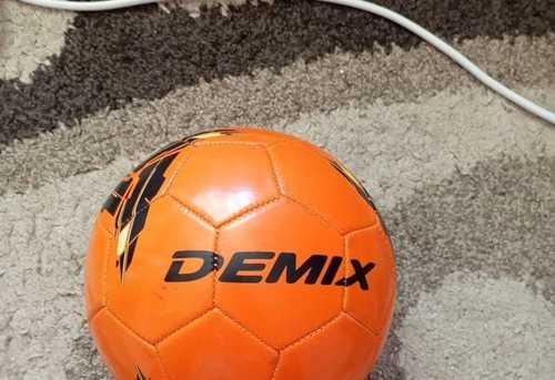 Футбольный мячь remix 3