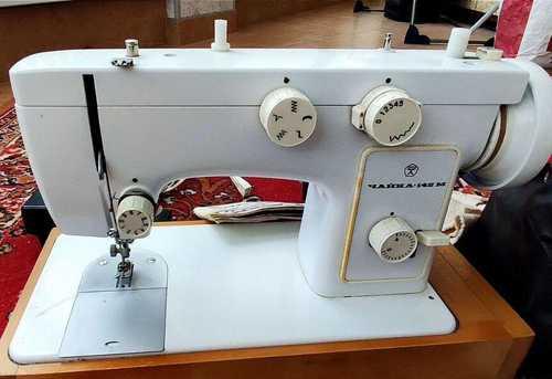 Швейная машина с электроприводом Чайка 142М