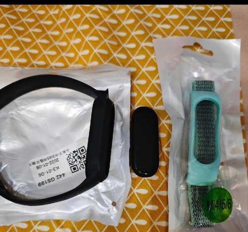 Xiaomi Mi band 4 + два новых ремешка