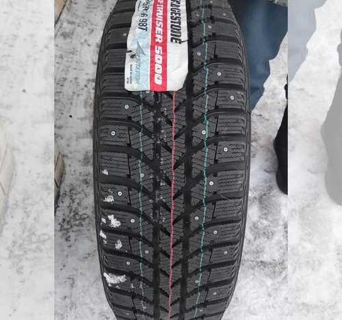 Bridgestone Ice Cruiser 5000 215/65 R16 98T