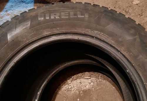 Pirelli Ice Zero 215/65 R16