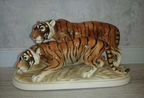 Антикварная статуэтка тигров