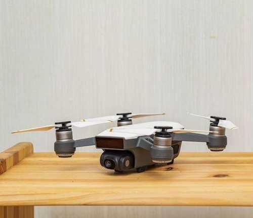 Квадрокоптер Dji Spark с пультом