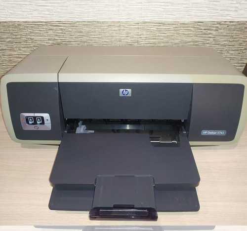 Цветной струйный принтер HP Deskjet 5743