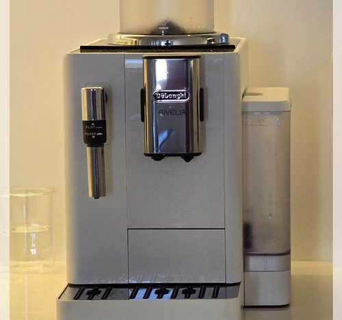 Кофемашина DeLonghi Rivelia