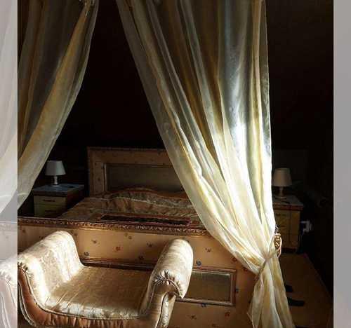 Кровать с тумбочками и Спальный гарнитур
