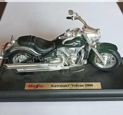 Модель мотоцикла Kawasaki Vulcan 2000 Maisto 1 18