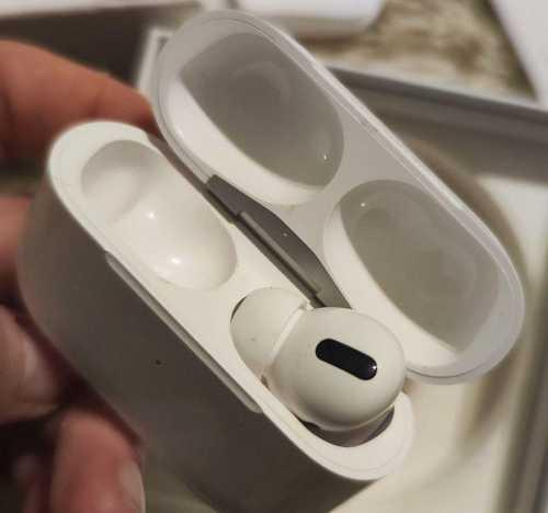 Кейс и наушник R от Airpods pro