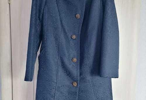 Пальто женское демисезонное. Размер 48-50