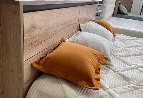 Кровать двуспальная с полками и ящиком
