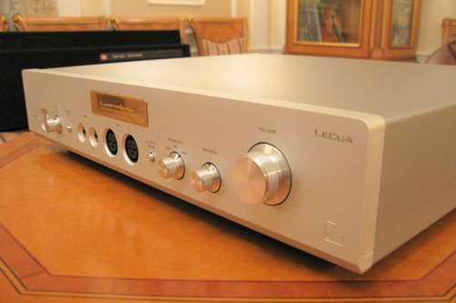 Luxman P-700u - усилитель для наушников