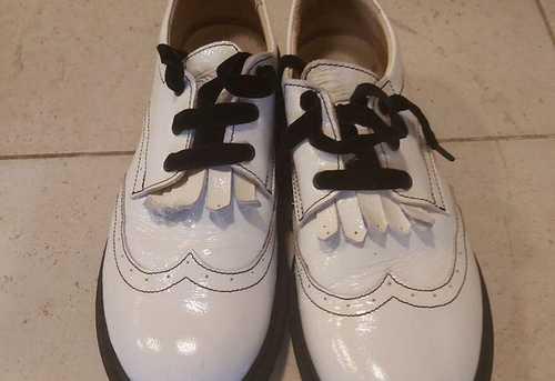 Детские белые лаковые кожаные ботинки 39