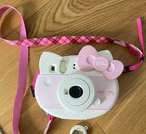 Фотоаппарат fujifilm instax mini Hello Kitty
