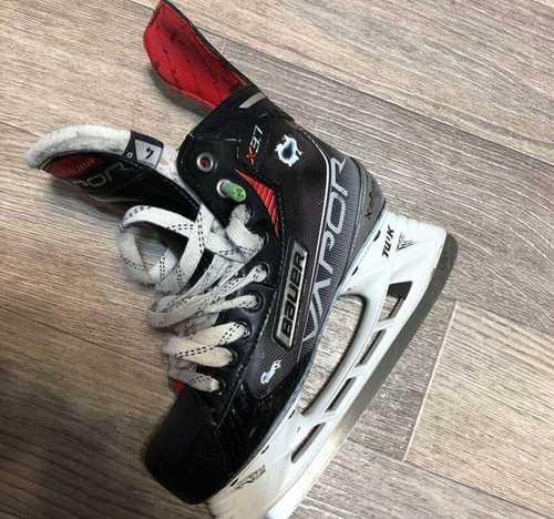 Хоккейные коньки bauer vapor x3.7