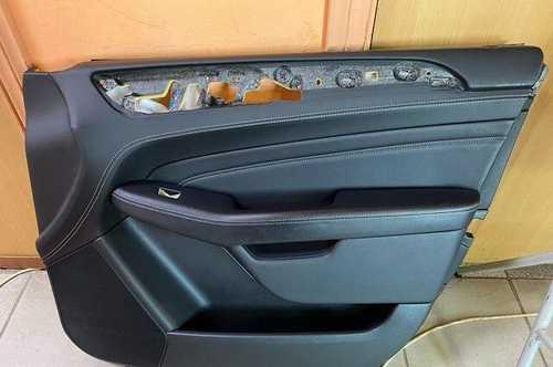 Обшивка передней правой двери Mercedes W166 ML