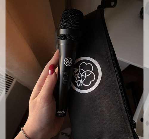 Студийный микрофон akg