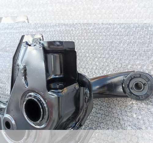 Передний подрамник Hyundai Getz 624011C200