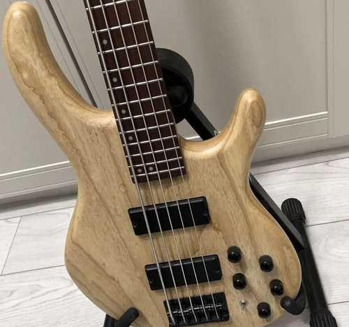 Бас 5 струн Cort Action DLX преамп Markbass MB