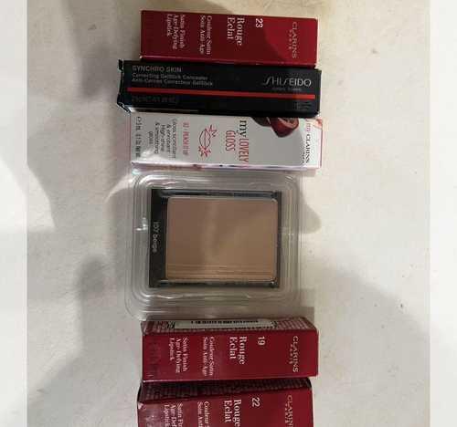Помады, пудра, блеск -Clarins, корректор Shiseido