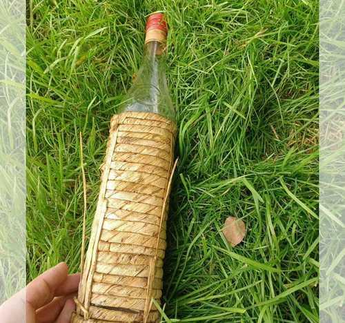 Старая бутылка в бересте