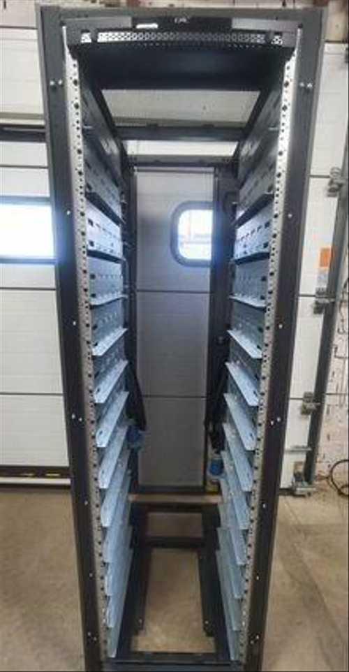 Телекоммуникационный шкаф EMC 40U 19”