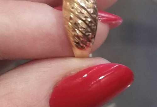 Золотое кольцо женское