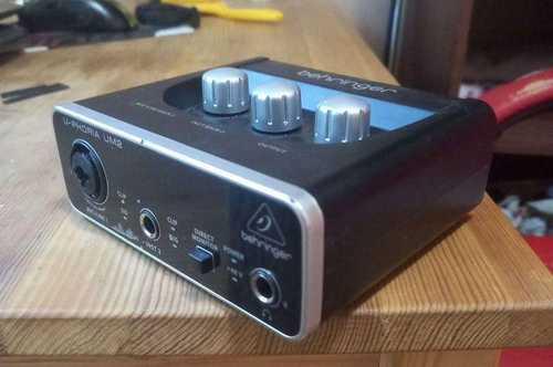 Звуковая карта behringer UM2
