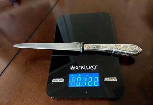 Старинный нож с серебряной ручкой