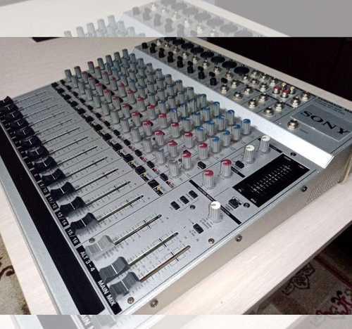 Микшерный пульт Behringer mx2004A