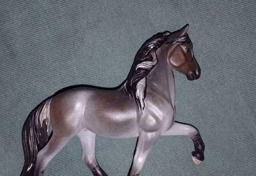Фигурки лошадей breyer коллекционные