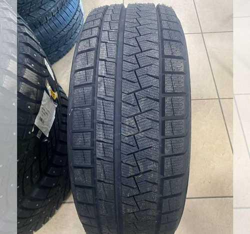 Pirelli Formula Ice FR 215/50 R17 95T