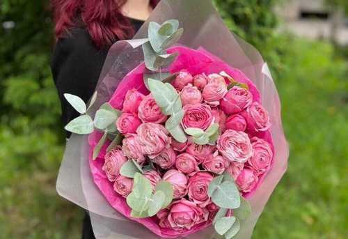 Цветы. Букет пион роз с эвкалиптом