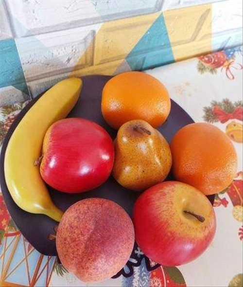 Декоративная тарелка с фруктами. Муляж