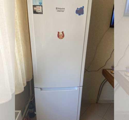 Холодильник бу Hotpoint ariston