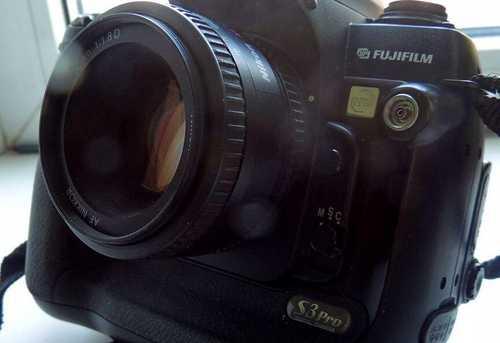 Fujifilm FinePix S3 Pro + Nikon AF Nikkor 50/1.8 D
