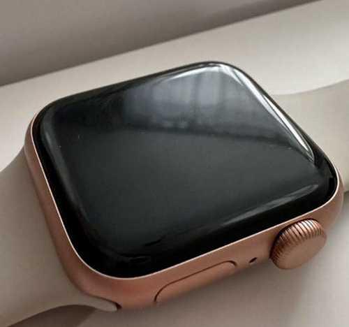 Смарт-часы apple watch SE Gold A2351