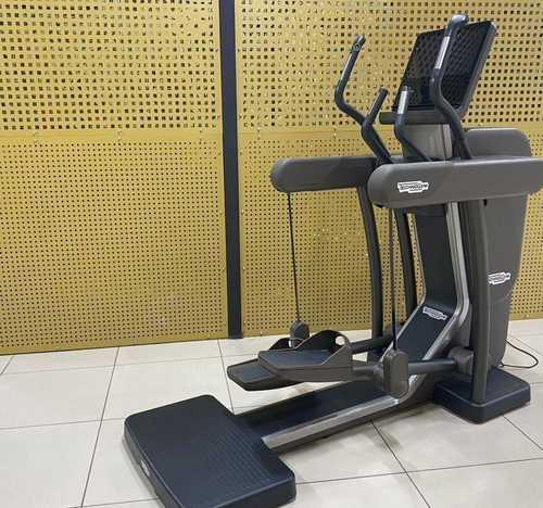 Эллиптический тренажер Technogym Vario Artis