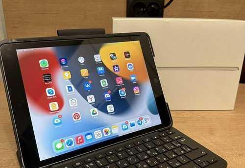 iPad 9 поколения с магнитным чехлом-клавиатурой