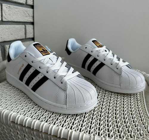 Adidas superstar