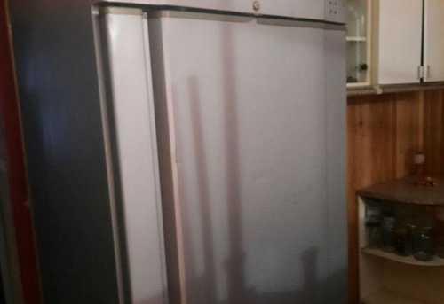 Холодильник Carboma