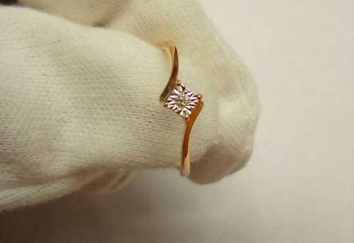 Золотое кольцо с бриллиантом р-р 16