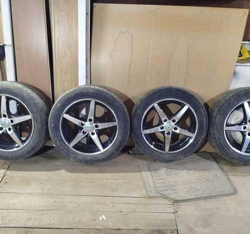 Продам комплект колес с дисками R16