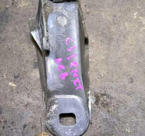 Кронштейн двс левый Audi 100c3 1.8 443199307C
